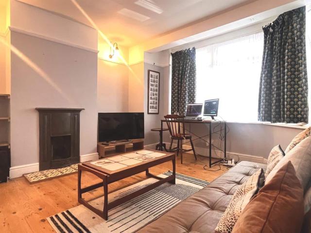 2 Bed Flat / Apartment To Let