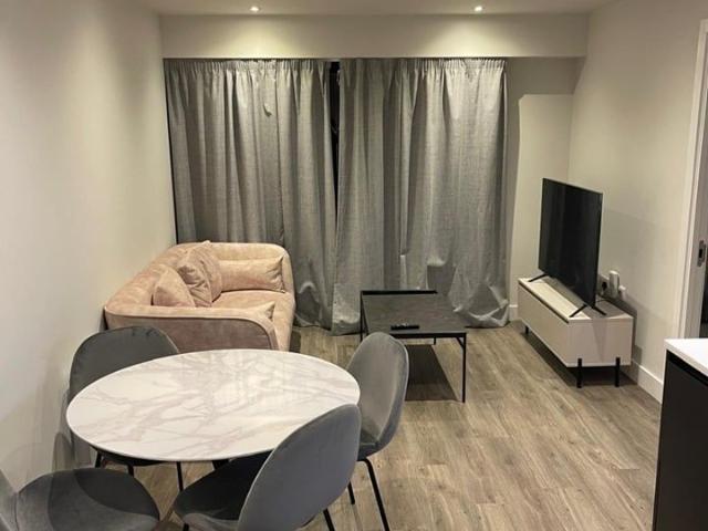 2 Bed Flat, Ash Avenue, SE17
