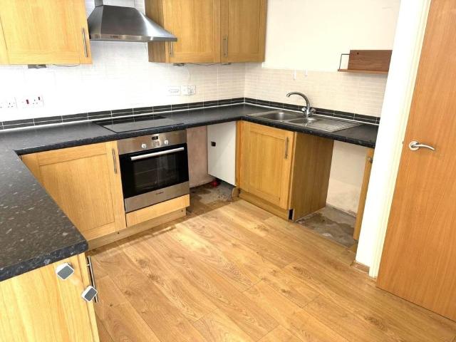 2 Bed Flat, Ash Court, LS14