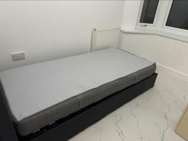 2 Bed Flat, Ashurst Drive, IG6