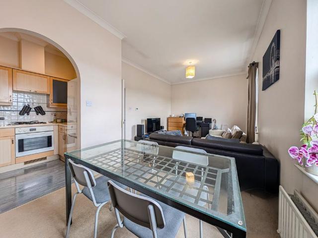 2 Bed Flat, Burleigh Lodge, SW19