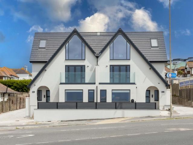2 Bed Flat by the coast