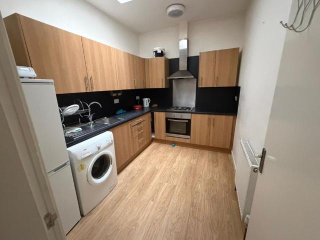 2 Bed Flat, Back Hill Top Mount, LS8