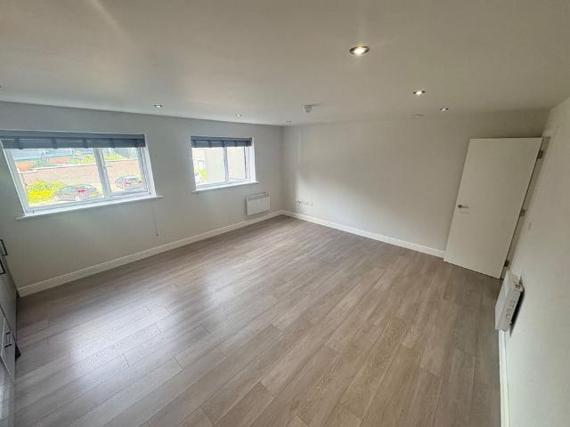 2 Bed Flat, Balm Walk, LS11