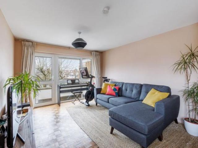 2 Bed Flat, Balmain Close, W5
