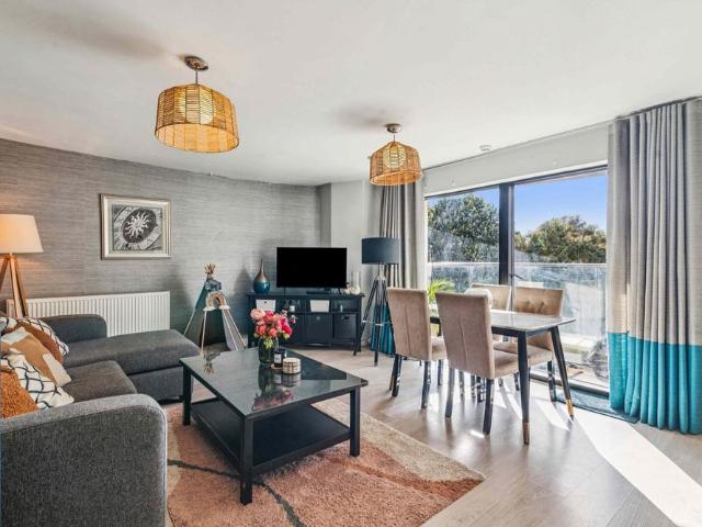 2 Bed Flat, Banister Road, W10