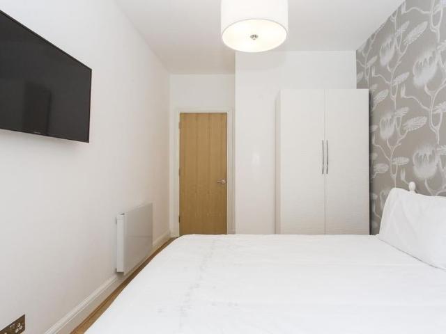 2 Bed Flat, Bartholomew Close, EC1A