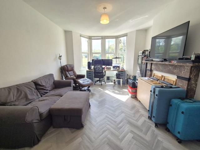 2 Bed Flat, Bath Road, BS4