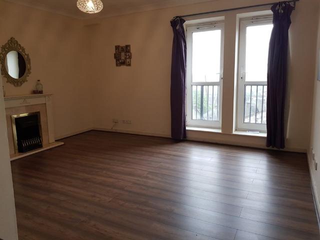 2 Bed Flat, Bath, TW3