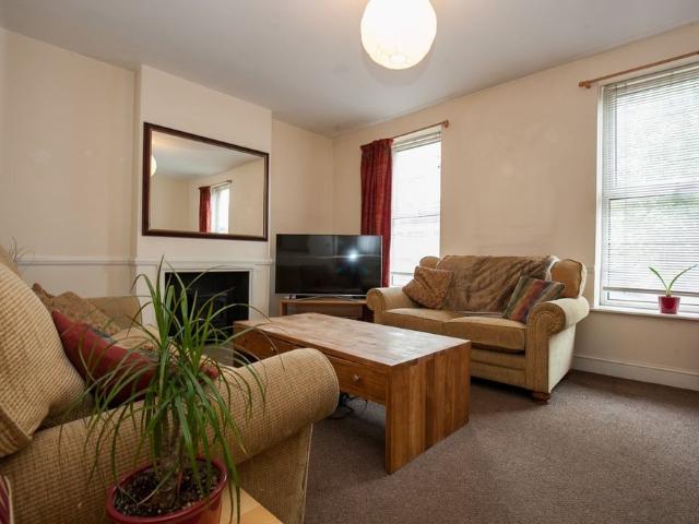 2 Bed Flat, Battersea Bridge Road, SW11