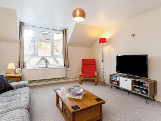 2 Bed Flat, Battersea, SW11