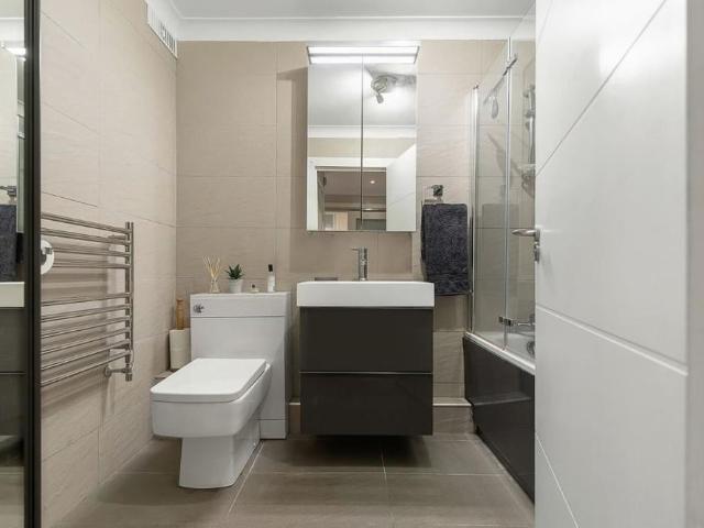 2 Bed Flat, Baytree Road, SW2