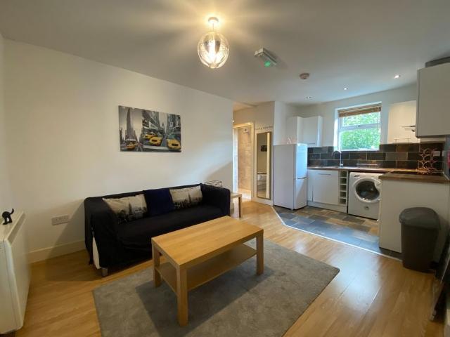 2 Bed Flat, Bed Fully Furnished Luxury, LE1