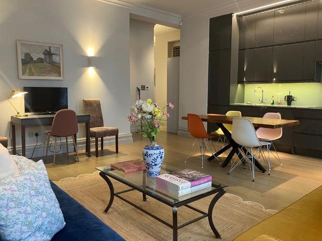 2 Bed Flat, Bedford Court Mansions, WC1B