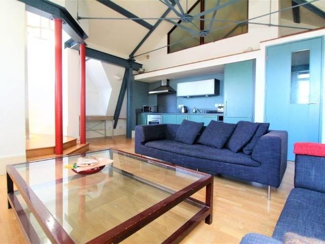 2 Bed Flat, Bedroom Hepworth Chambers, LS1
