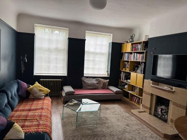2 Bed Flat, Belmont Hall Court, SE13