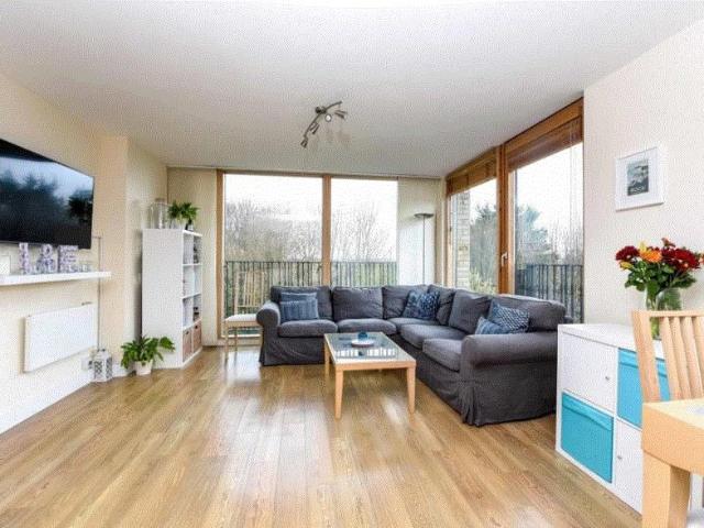 2 Bed Flat, Bennets Courtyard, SW19
