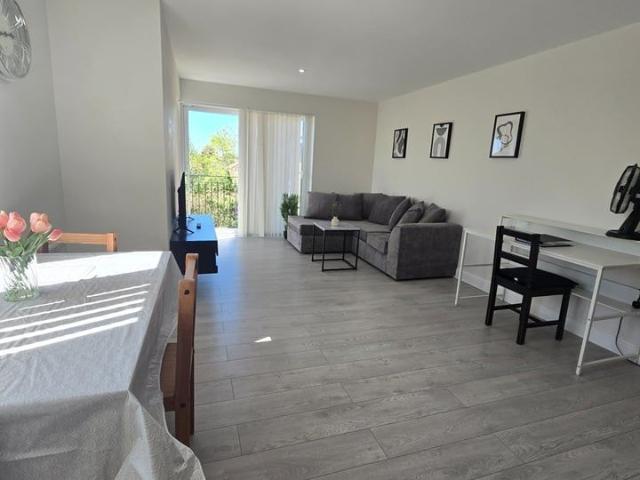 2 Bed Flat, Bennett Close, TW4