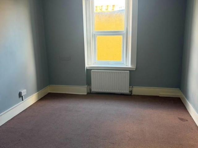 2 Bed Flat, Bensham Manor Road, CR7