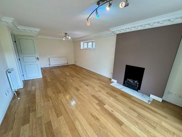2 Bed Flat, Berkeley Court, NW4
