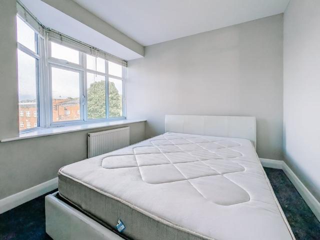 2 Bed Flat, Blackbird Hill, NW9