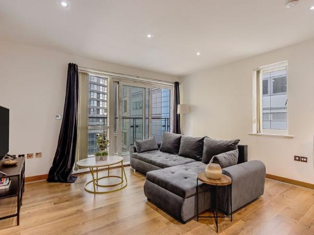 2 Bed Flat, Block Wharf, E14