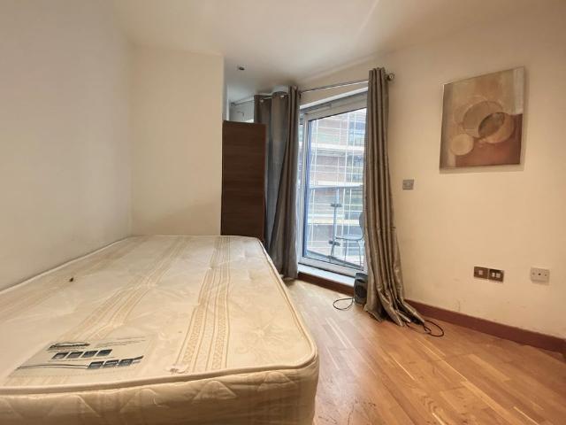 2 Bed Flat, Block Wharf, E14