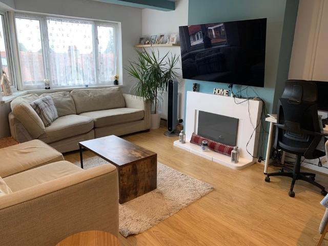 2 Bed Flat, Bonnersfield Lane, HA1