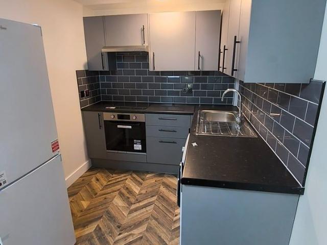 2 Bed Flat, Boscombe Gardens, SW16