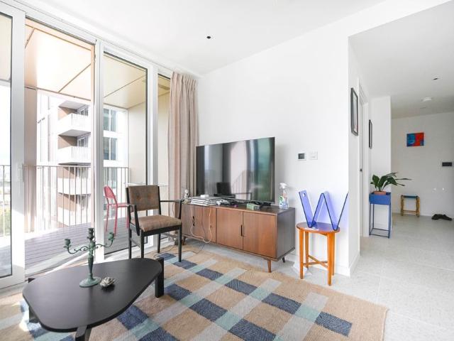 2 Bed Flat, Bouchon Point, E1