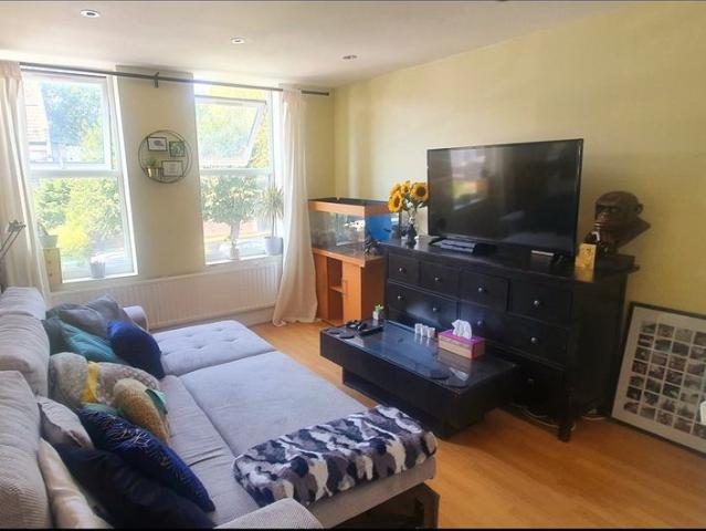 2 Bed Flat, Bournevale Road, SW16