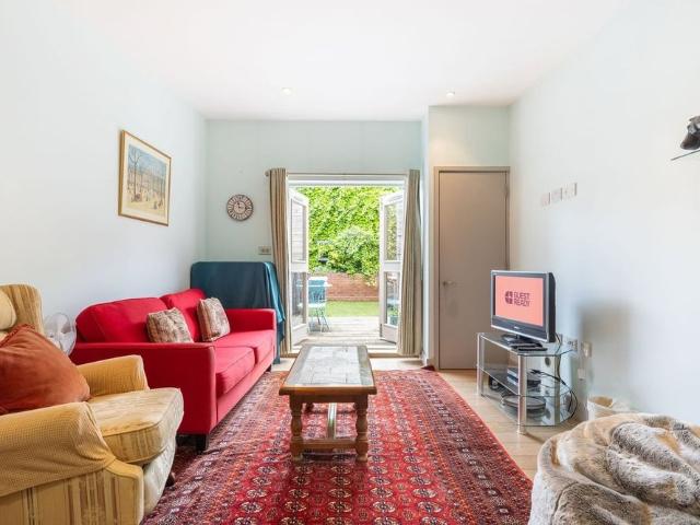 2 Bed Flat, Brandlehow Road, SW15