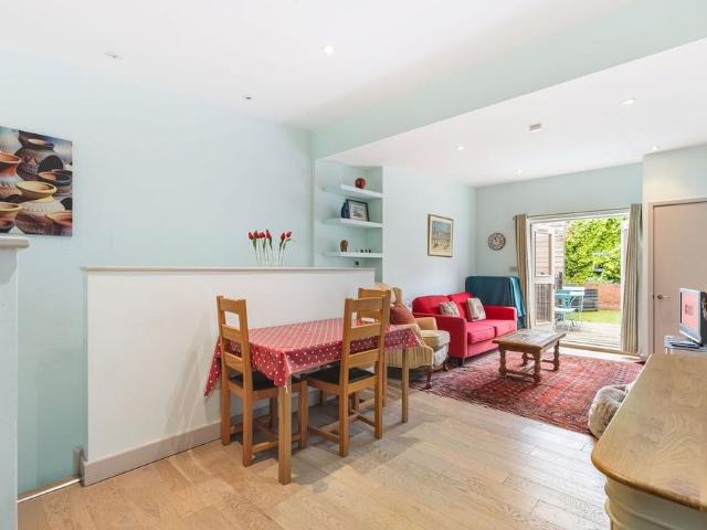2 Bed Flat, Brandlehow Road, SW15