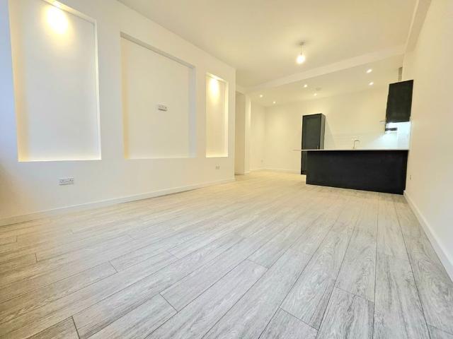 2 Bed Flat, Breton House, LU2