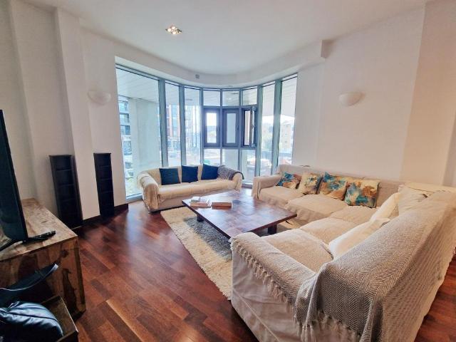 2 Bed Flat, Bridges Court Road, SW11