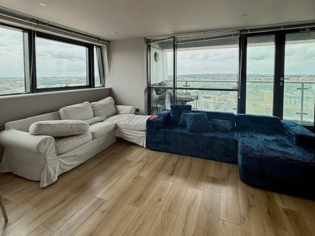 2 Bed Flat, Bridgewater Place, LS11