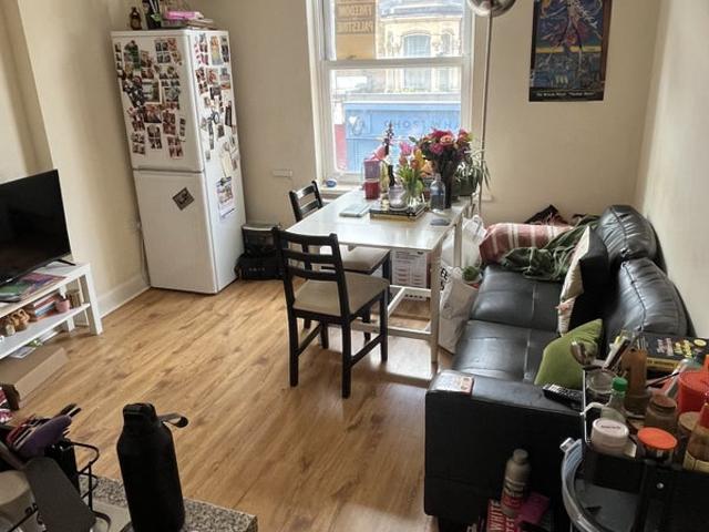 2 Bed Flat Brixton 5 Mins Away from Station