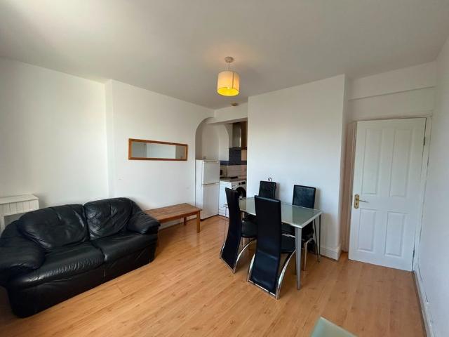 2 Bed Flat, Brixton Station Road, SW9