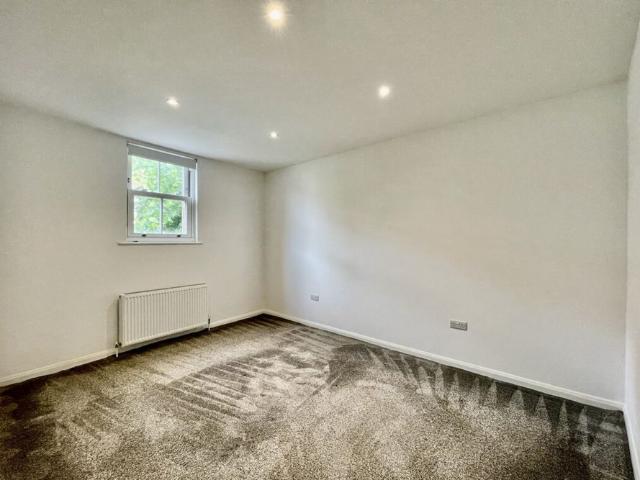 2 bed Flat Broadway, Leigh On Sea, SS9