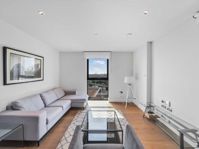 2 Bed Flat, Brogan House, SW8