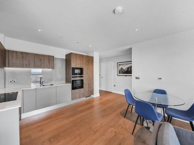 2 Bed Flat, Brogan House, SW8