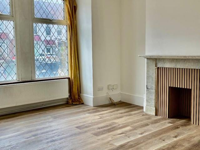 2 Bed Flat, Brownhill Road, SE6