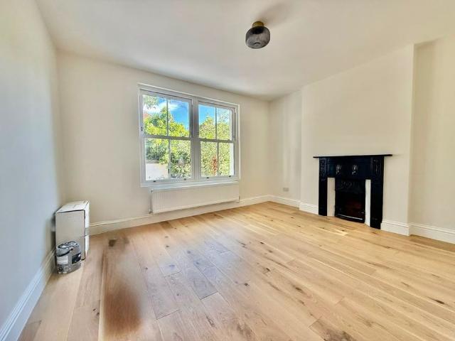 2 Bed Flat, Broxholm Road, SE27