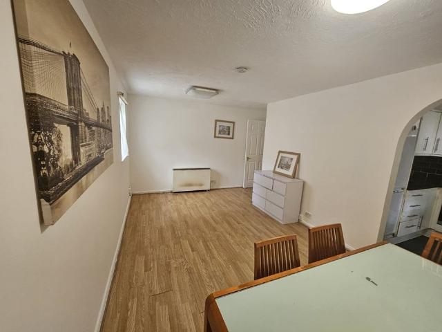 2 Bed Flat, Cuthberga Close, IG11