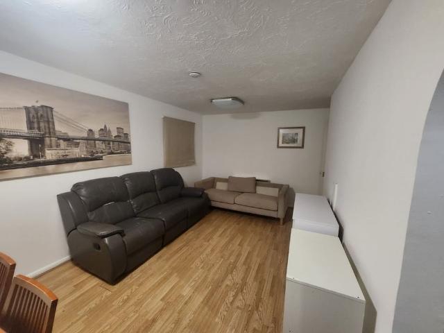 2 Bed Flat, Cuthberga Close, IG11
