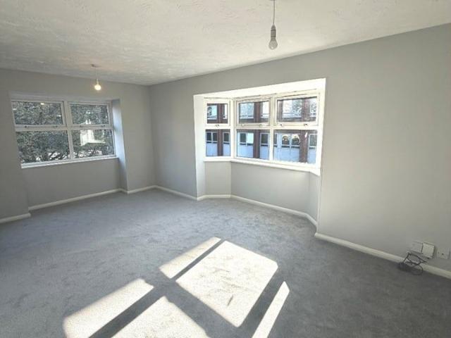 2 Bed Flat, Cuthberga Close, IG11