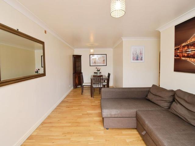 2 Bed Flat, Cadnam Lodge, E14
