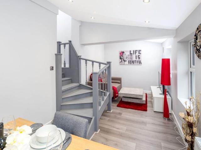 2 Bed Flat, Caedmon Road, N7