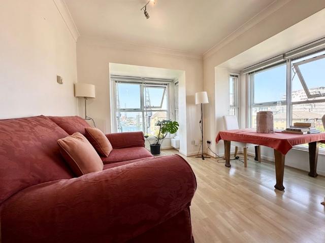 2 Bed Flat, Caernarvon House, E16