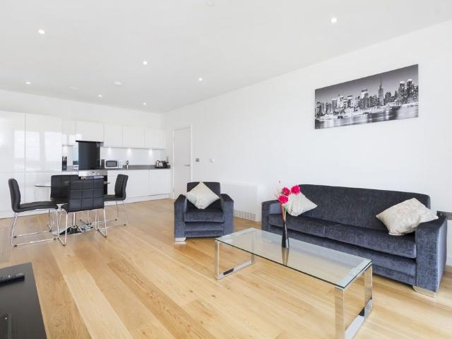 2 Bed Flat, Caisson Moor Court, E3